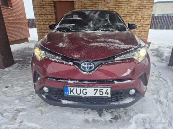 Red Toyota C-HR 2019 in Klaipeda, with an engine capacity of 1.80 L and mileage of 91 thousand km for 18700 €, photo 8 on AUTOMOTO.COM.LV