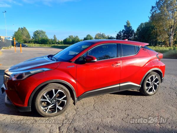 Sarkans Toyota C-HR 2019 Tallina, ar dzinēja tilpumu 1.80 L un nobraukumu 53 tūkst. km par 18700 €, foto  vietnē AUTOMOTO.COM.LV
