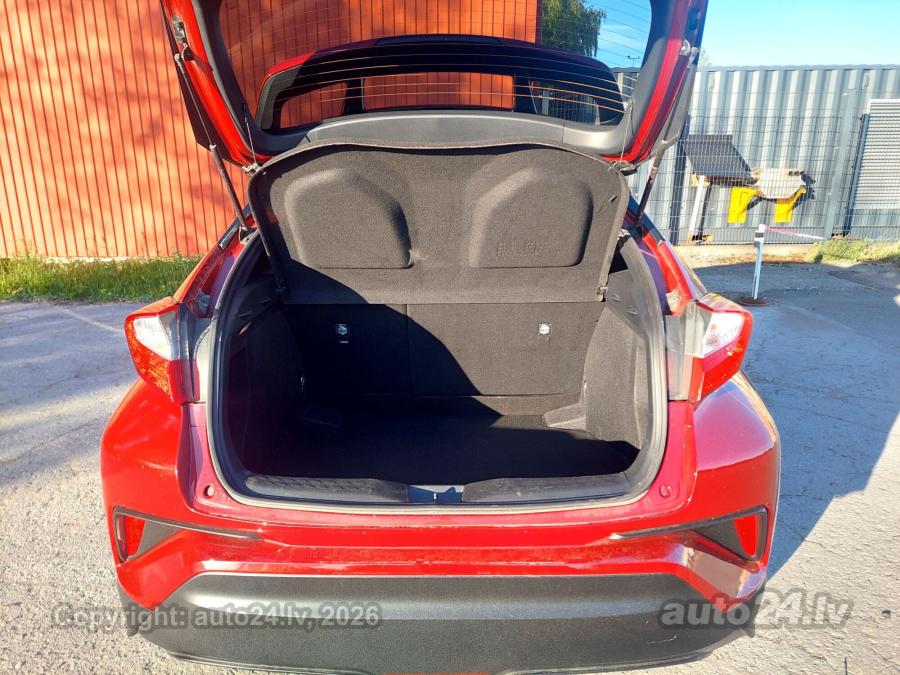 Sarkans Toyota C-HR 2019 Tallina, ar dzinēja tilpumu 1.80 L un nobraukumu 53 tūkst. km par 18700 €, foto 6 vietnē AUTOMOTO.COM.LV