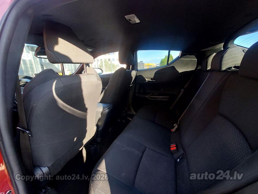 Sarkans Toyota C-HR 2019 Tallina, ar dzinēja tilpumu 1.80 L un nobraukumu 53 tūkst. km par 18700 €, foto 7 vietnē AUTOMOTO.COM.LV