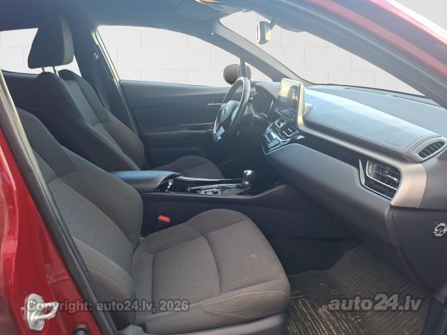 Красный Тойота C-HR 2019 в Вильянди, объемом двигателя 1.80 л и пробегом 108 тыс. км за 16900 €, фото 7 на AUTOMOTO.COM.LV