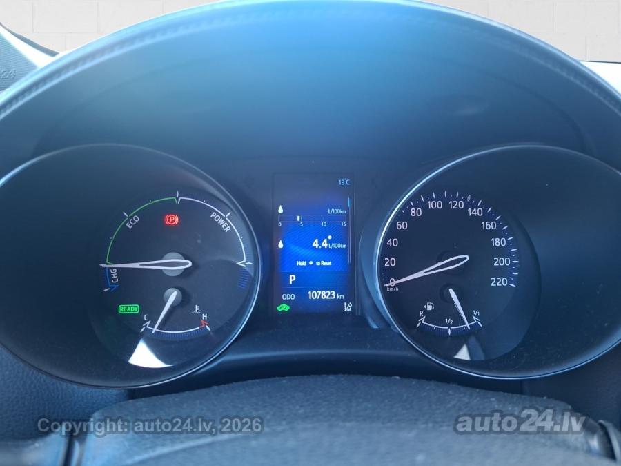 Красный Тойота C-HR 2019 в Вильянди, объемом двигателя 1.80 л и пробегом 108 тыс. км за 16900 €, фото 13 на AUTOMOTO.COM.LV