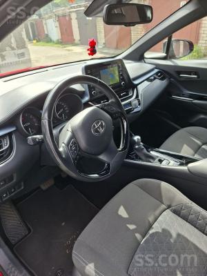Sarkans Toyota C-HR 2020 Rīga, ar dzinēja tilpumu 1.20 L un nobraukumu 75 tūkst. km par 16500 €, foto 16 vietnē AUTOMOTO.COM.LV