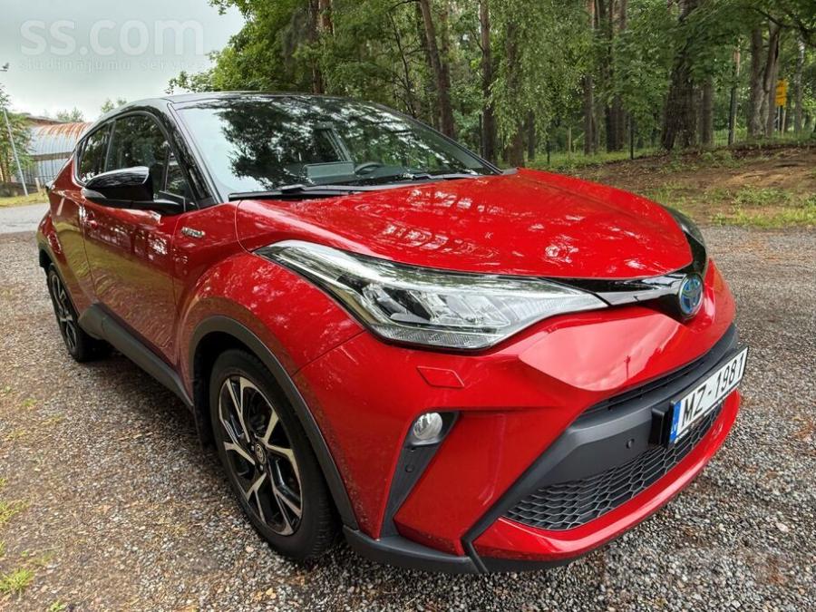 Красный Тойота C-HR 2021 в Рига, объемом двигателя 1.80 л и пробегом 80 тыс. км за 23500 €, фото 4 на AUTOMOTO.COM.LV