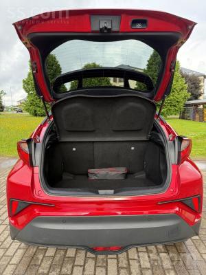 Красный Тойота C-HR 2021 в Рига, объемом двигателя 1.80 л и пробегом 80 тыс. км за 23500 €, фото 5 на AUTOMOTO.COM.LV