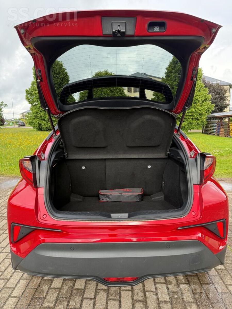 Красный Тойота C-HR 2021 в Рига, объемом двигателя 1.80 л и пробегом 80 тыс. км за 23500 €, фото 5 на AUTOMOTO.COM.LV