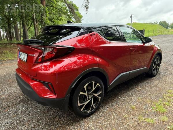 Red Toyota C-HR 2021 in Riga, with an engine capacity of 1.80 L and mileage of 80 thousand km for 23500 €, photo 5 on AUTOMOTO.COM.LV