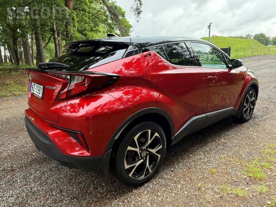 Красный Тойота C-HR 2021 в Рига, объемом двигателя 1.80 л и пробегом 80 тыс. км за 23500 €, фото 6 на AUTOMOTO.COM.LV