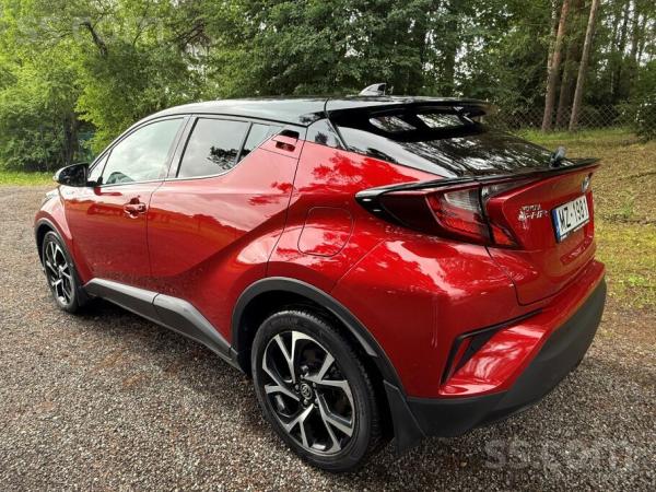 Red Toyota C-HR 2021 in Riga, with an engine capacity of 1.80 L and mileage of 80 thousand km for 23500 €, photo 6 on AUTOMOTO.COM.LV