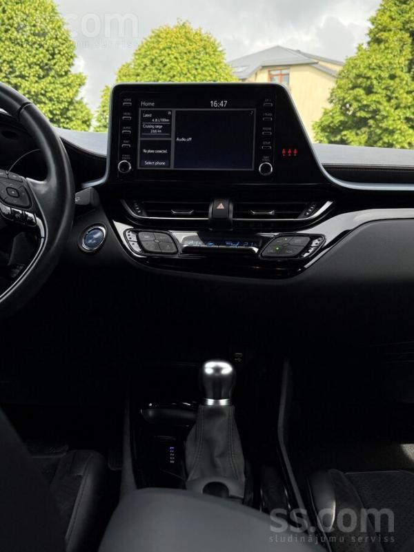 Red Toyota C-HR 2021 in Riga, with an engine capacity of 1.80 L and mileage of 80 thousand km for 23500 €, photo 10 on AUTOMOTO.COM.LV