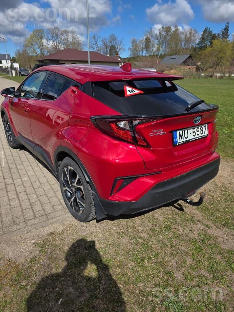 Sarkans Toyota C-HR 2021 Ogre, ar dzinēja tilpumu 1.80 L un nobraukumu 135 tūkst. km par 18500 €, foto 4 vietnē AUTOMOTO.COM.LV