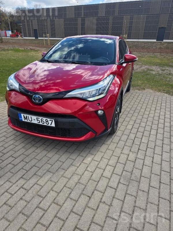Red Toyota C-HR 2021 in Ogre, with an engine capacity of 1.80 L and mileage of 135 thousand km for 18500 €, photo 5 on AUTOMOTO.COM.LV