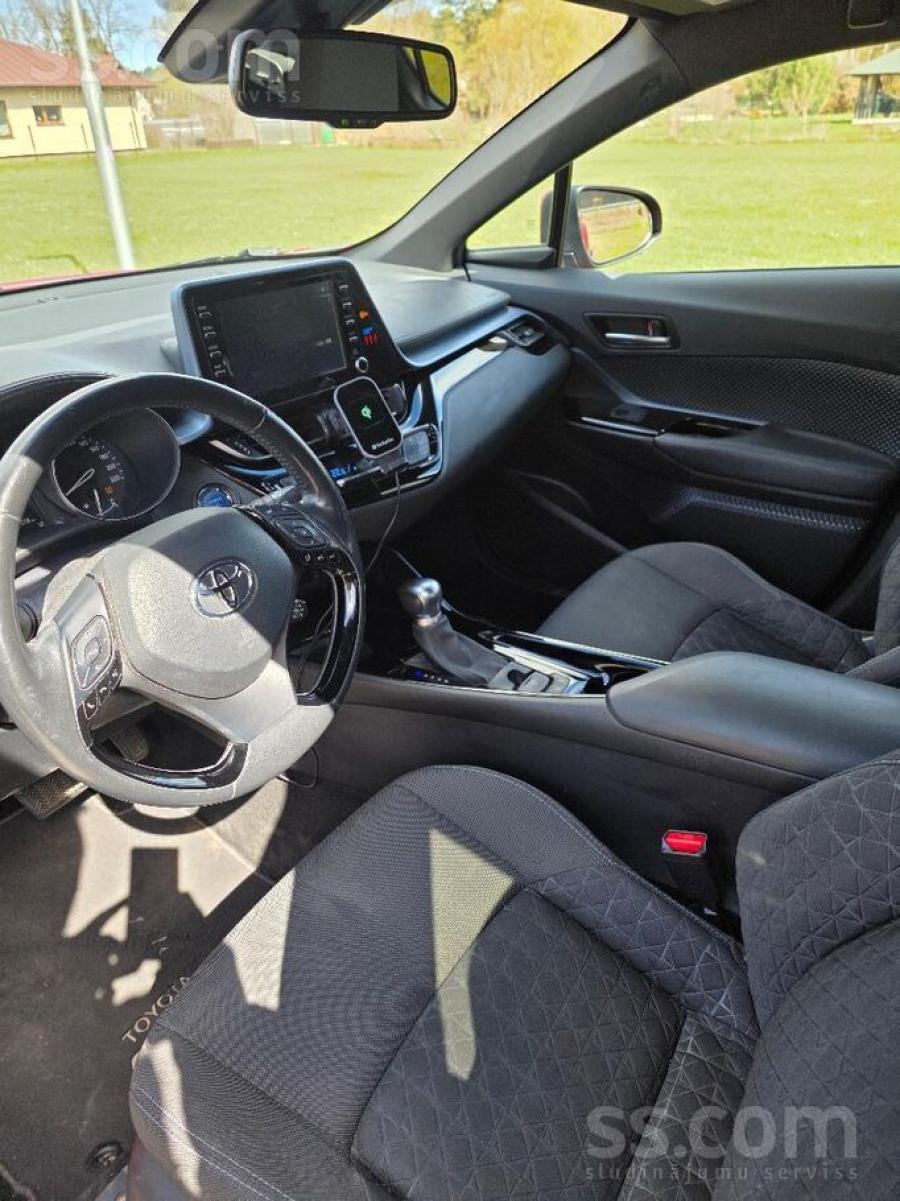 Sarkans Toyota C-HR 2021 Ogre, ar dzinēja tilpumu 1.80 L un nobraukumu 135 tūkst. km par 18500 €, foto 7 vietnē AUTOMOTO.COM.LV
