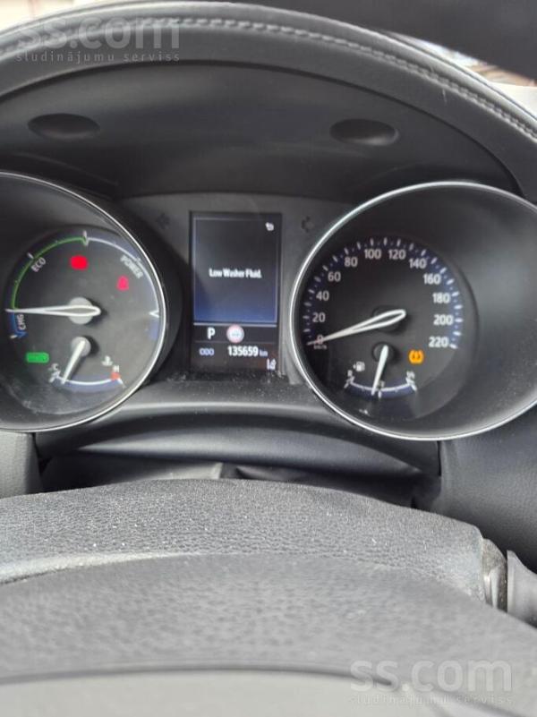 Red Toyota C-HR 2021 in Ogre, with an engine capacity of 1.80 L and mileage of 135 thousand km for 18500 €, photo 8 on AUTOMOTO.COM.LV