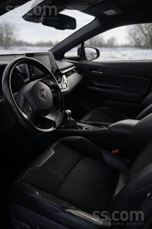 Sarkans Toyota C-HR 2021 Daugavpils, ar dzinēja tilpumu 1.80 L un nobraukumu 92 tūkst. km par 19700 €, foto 3 vietnē AUTOMOTO.COM.LV