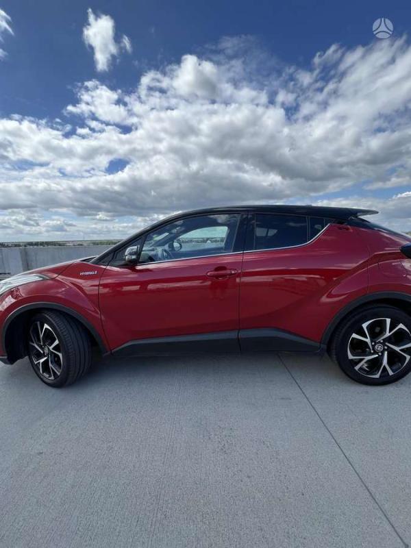 Красный Тойота C-HR 2021 в Вильнюс, объемом двигателя 1.80 л и пробегом 128 тыс. км за 21000 €, фото 2 на AUTOMOTO.COM.LV
