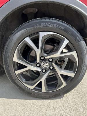 Sarkans Toyota C-HR 2021 Viļņa, ar dzinēja tilpumu 1.80 L un nobraukumu 128 tūkst. km par 21000 €, foto 13 vietnē AUTOMOTO.COM.LV