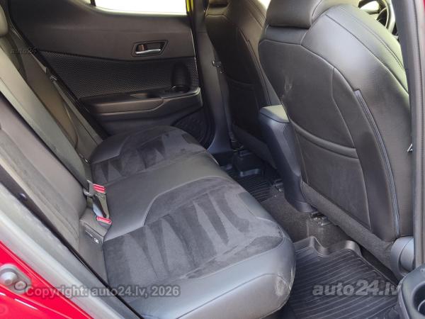 Red Toyota C-HR 2022 in Tallinn, with an engine capacity of 1.80 L and mileage of 45 thousand km for 22995 €, photo 7 on AUTOMOTO.COM.LV
