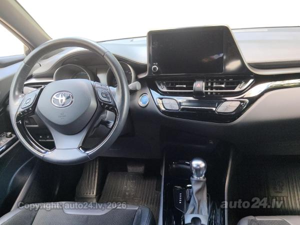 Red Toyota C-HR 2022 in Tallinn, with an engine capacity of 1.80 L and mileage of 45 thousand km for 22995 €, photo 8 on AUTOMOTO.COM.LV