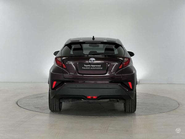 Красный Тойота C-HR 2022 в Вильнюс, объемом двигателя 1.80 л и пробегом 144 тыс. км за 21900 €, фото 4 на AUTOMOTO.COM.LV