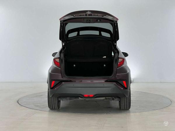 Красный Тойота C-HR 2022 в Вильнюс, объемом двигателя 1.80 л и пробегом 144 тыс. км за 21900 €, фото 10 на AUTOMOTO.COM.LV
