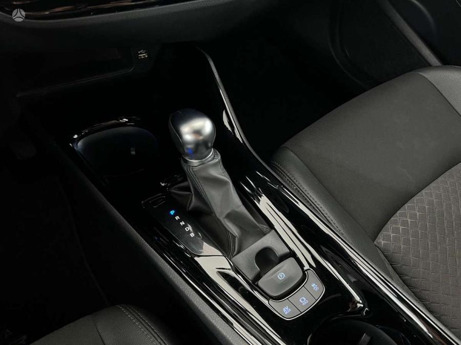 Sarkans Toyota C-HR 2022 Viļņa, ar dzinēja tilpumu 1.80 L un nobraukumu 144 tūkst. km par 21900 €, foto 24 vietnē AUTOMOTO.COM.LV