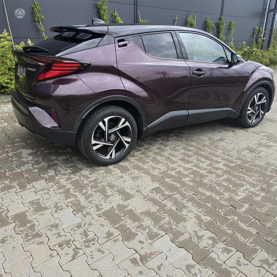 Красный Тойота C-HR 2022 в Вильнюс, объемом двигателя 1.80 л и пробегом 141 тыс. км за 18999 €, фото 3 на AUTOMOTO.COM.LV
