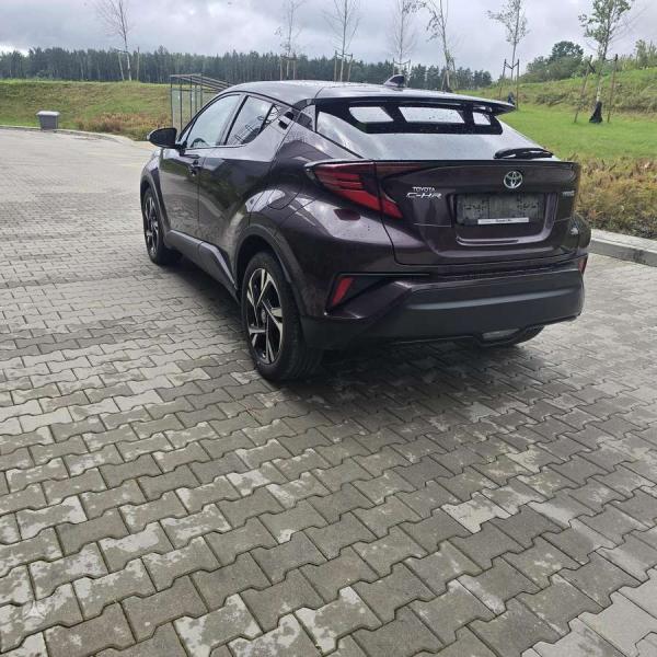 Sarkans Toyota C-HR 2022 Viļņa, ar dzinēja tilpumu 1.80 L un nobraukumu 141 tūkst. km par 18999 €, foto 3 vietnē AUTOMOTO.COM.LV