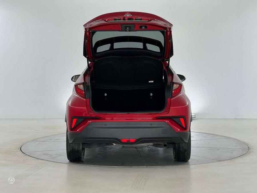 Красный Тойота C-HR 2023 в Вильнюс, объемом двигателя 1.80 л и пробегом 94 тыс. км за 23900 €, фото 11 на AUTOMOTO.COM.LV