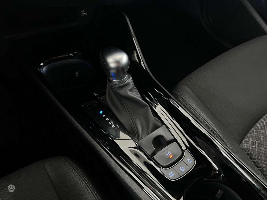 Красный Тойота C-HR 2023 в Вильнюс, объемом двигателя 1.80 л и пробегом 94 тыс. км за 23900 €, фото 23 на AUTOMOTO.COM.LV