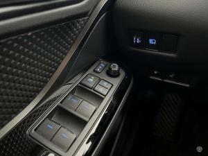Красный Тойота C-HR 2023 в Вильнюс, объемом двигателя 1.80 л и пробегом 94 тыс. км за 23900 €, фото 24 на AUTOMOTO.COM.LV
