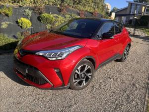 Красный Тойота C-HR 2023 в Вильнюс, объемом двигателя 1.99 л и пробегом 67 тыс. км за 24000 €, фото  на AUTOMOTO.COM.LV