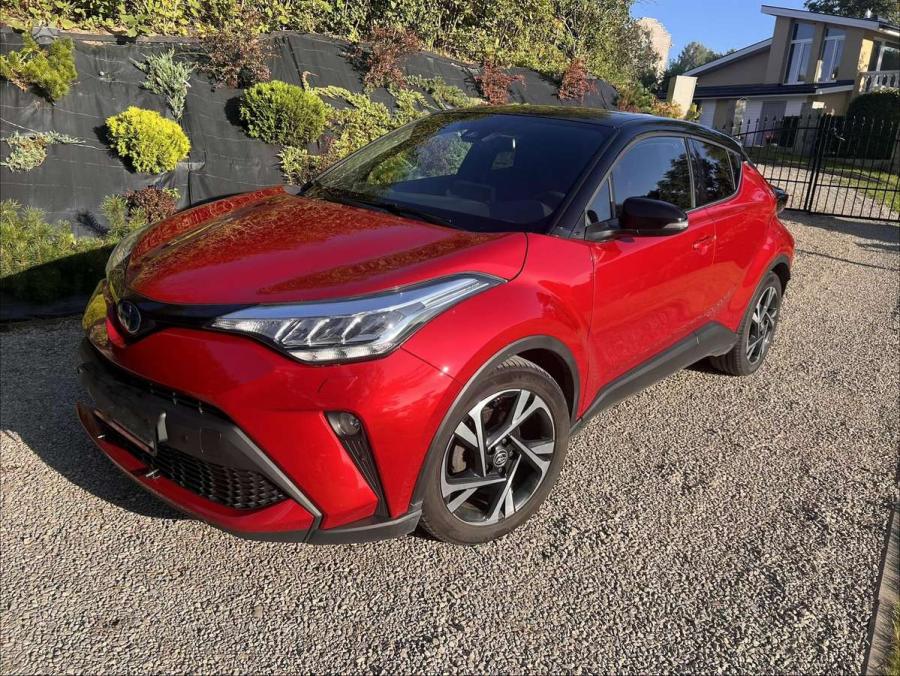 Красный Тойота C-HR 2023 в Вильнюс, объемом двигателя 1.99 л и пробегом 67 тыс. км за 24000 €, фото 1 на AUTOMOTO.COM.LV