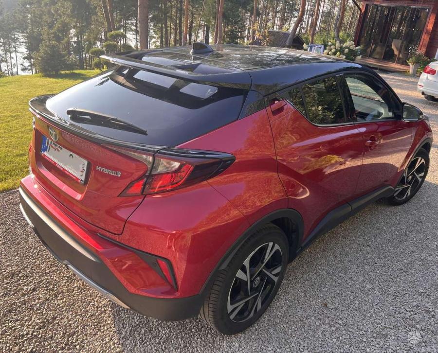 Красный Тойота C-HR 2023 в Вильнюс, объемом двигателя 1.99 л и пробегом 67 тыс. км за 24000 €, фото 4 на AUTOMOTO.COM.LV
