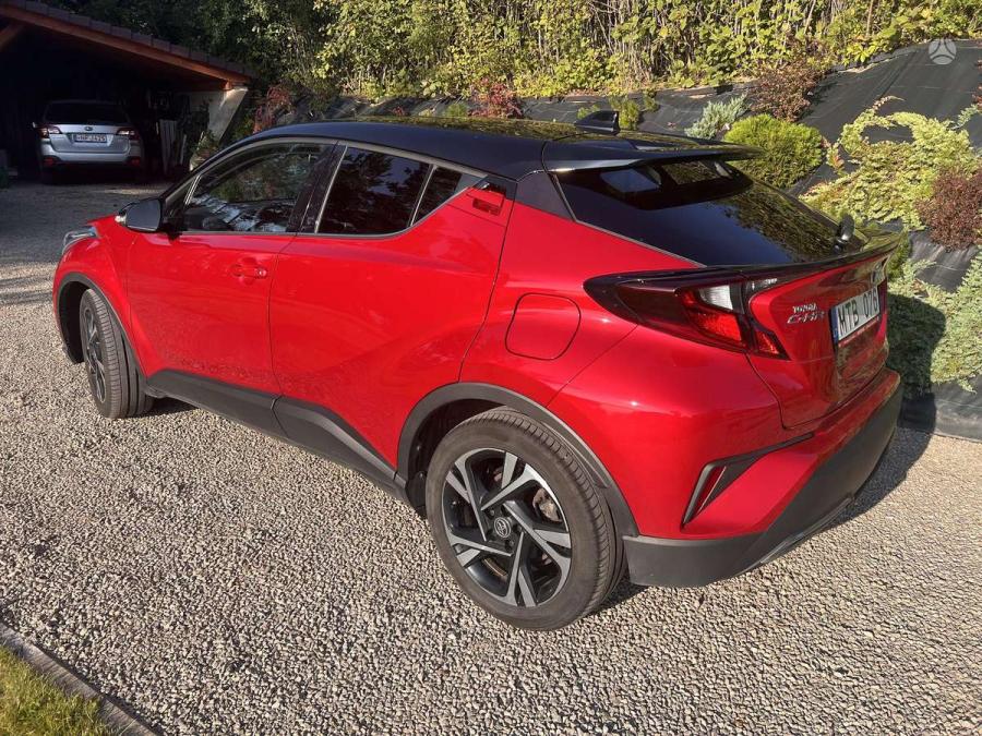 Красный Тойота C-HR 2023 в Вильнюс, объемом двигателя 1.99 л и пробегом 67 тыс. км за 24000 €, фото 5 на AUTOMOTO.COM.LV