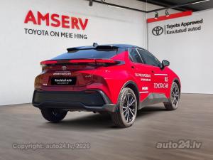 Красный Тойота C-HR 2025 в Таллин, объемом двигателя 1.80 л и пробегом 15 тыс. км за 38990 €, фото 3 на AUTOMOTO.COM.LV