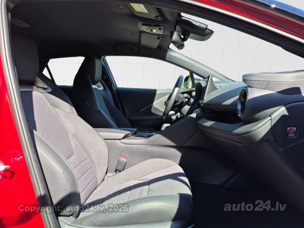 Красный Тойота C-HR 2025 в Таллин, объемом двигателя 1.80 л и пробегом 15 тыс. км за 38990 €, фото 6 на AUTOMOTO.COM.LV