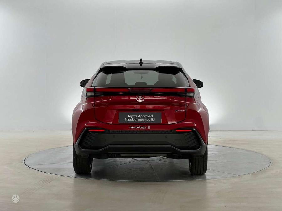 Красный Тойота C-HR 2025 в Вильнюс, объемом двигателя 1.99 л и пробегом 20 тыс. км за 39900 €, фото 5 на AUTOMOTO.COM.LV