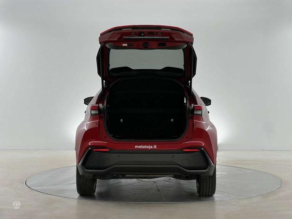 Sarkans Toyota C-HR 2025 Viļņa, ar dzinēja tilpumu 1.99 L un nobraukumu 20 tūkst. km par 39900 €, foto 11 vietnē AUTOMOTO.COM.LV