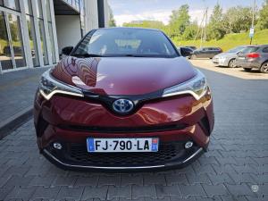 Red Toyota C-HR 2019 in Vilnius, with an engine capacity of 1.80 L and mileage of 161 thousand km for 17800 €, photo  on AUTOMOTO.COM.LV