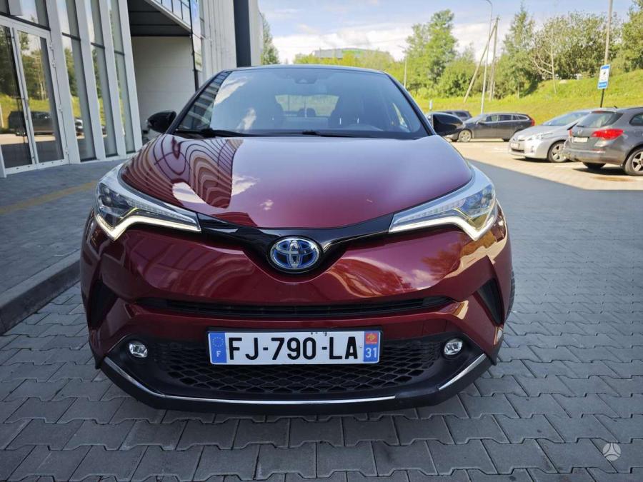 Красный Тойота C-HR 2019 в Вильнюс, объемом двигателя 1.80 л и пробегом 161 тыс. км за 17800 €, фото 1 на AUTOMOTO.COM.LV