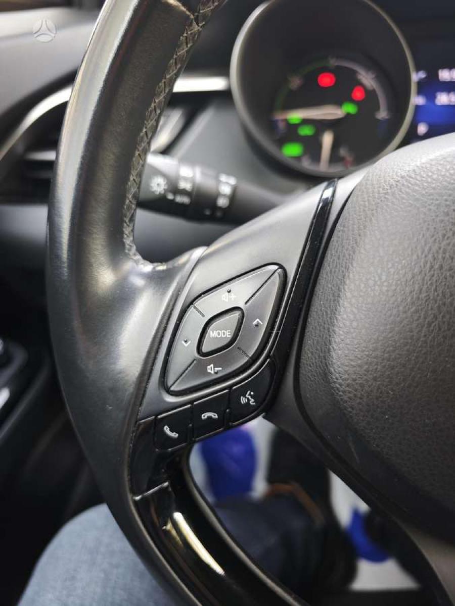 Красный Тойота C-HR 2019 в Вильнюс, объемом двигателя 1.80 л и пробегом 161 тыс. км за 17800 €, фото 20 на AUTOMOTO.COM.LV
