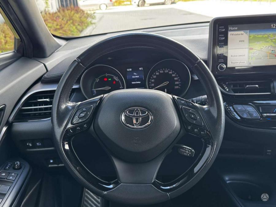 Sarkans Toyota C-HR 2022 Viļņa, ar dzinēja tilpumu 1.80 L un nobraukumu 146 tūkst. km par 20900 €, foto 24 vietnē AUTOMOTO.COM.LV