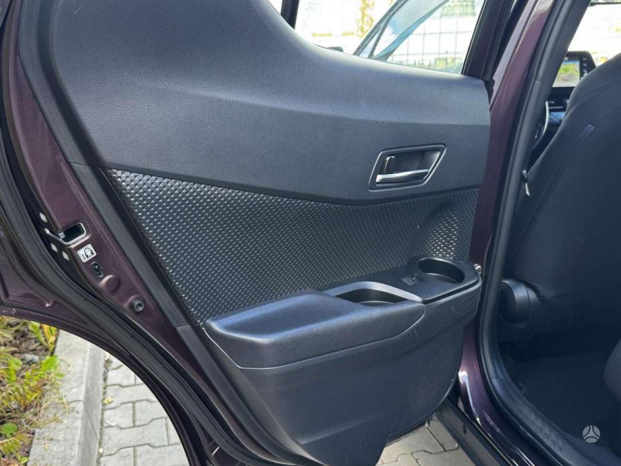 Sarkans Toyota C-HR 2022 Viļņa, ar dzinēja tilpumu 1.80 L un nobraukumu 146 tūkst. km par 20900 €, foto 25 vietnē AUTOMOTO.COM.LV