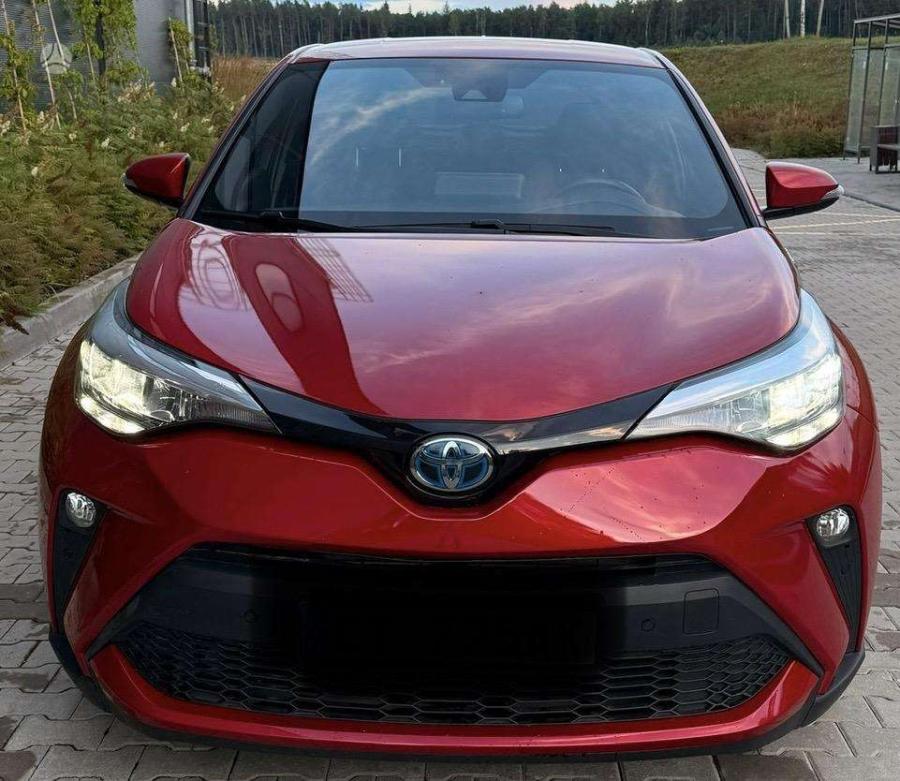 Красный Тойота C-HR 2023 в Вильнюс, объемом двигателя 1.80 л и пробегом 249 тыс. км за 17990 €, фото 3 на AUTOMOTO.COM.LV