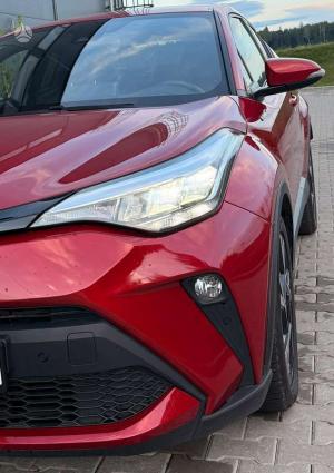 Красный Тойота C-HR 2023 в Вильнюс, объемом двигателя 1.80 л и пробегом 249 тыс. км за 17990 €, фото 4 на AUTOMOTO.COM.LV