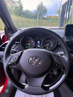 Красный Тойота C-HR 2023 в Вильнюс, объемом двигателя 1.80 л и пробегом 249 тыс. км за 17990 €, фото 17 на AUTOMOTO.COM.LV