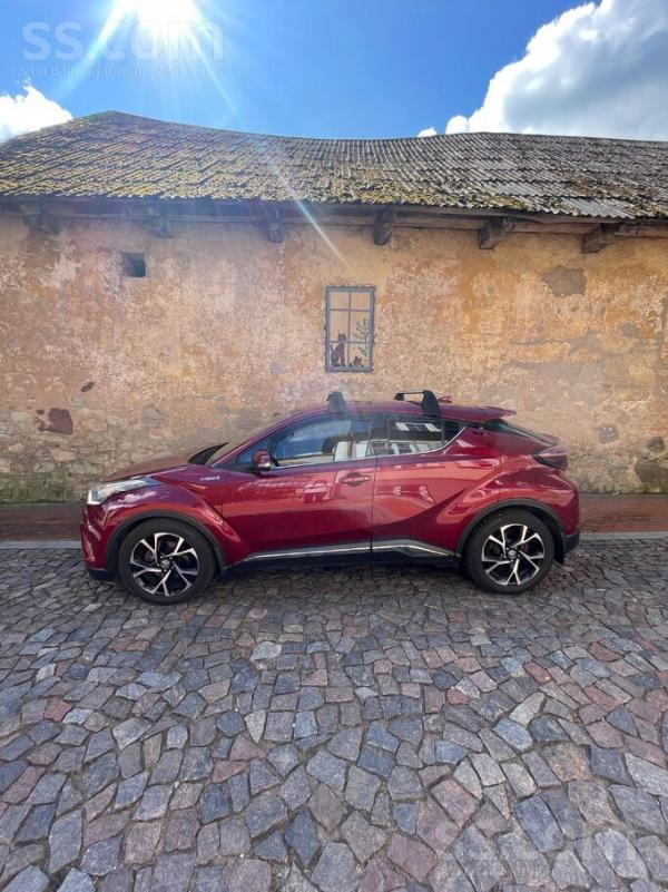 Red Toyota C-HR 2019 in Riga, with an engine capacity of 1.80 L and mileage of 181 thousand km for 15000 €, photo 4 on AUTOMOTO.COM.LV