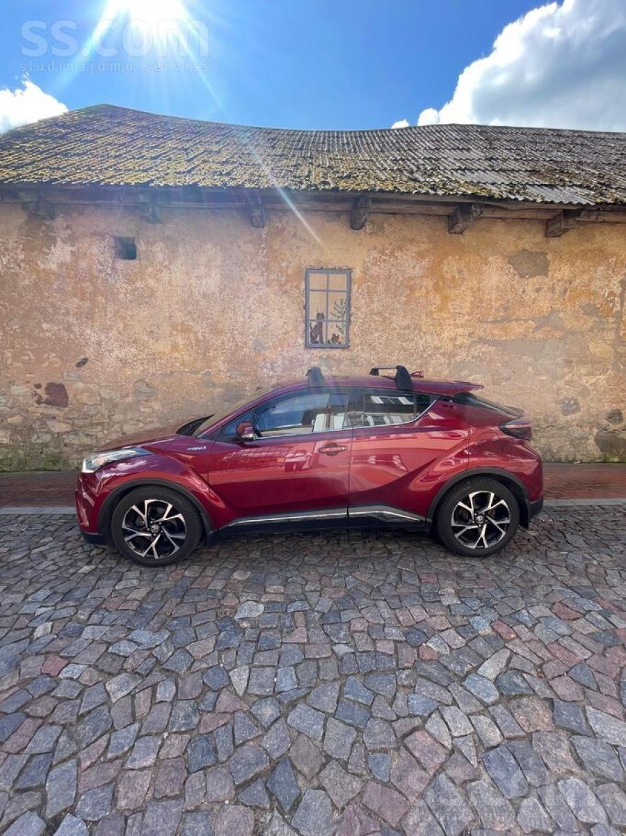 Red Toyota C-HR 2019 in Riga, with an engine capacity of 1.80 L and mileage of 181 thousand km for 15000 €, photo 4 on AUTOMOTO.COM.LV