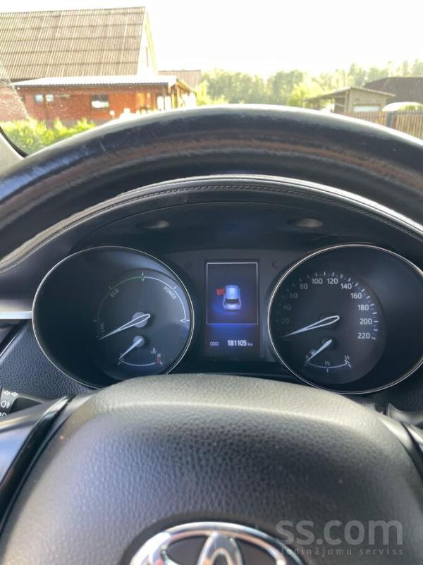 Red Toyota C-HR 2019 in Riga, with an engine capacity of 1.80 L and mileage of 181 thousand km for 15000 €, photo 6 on AUTOMOTO.COM.LV